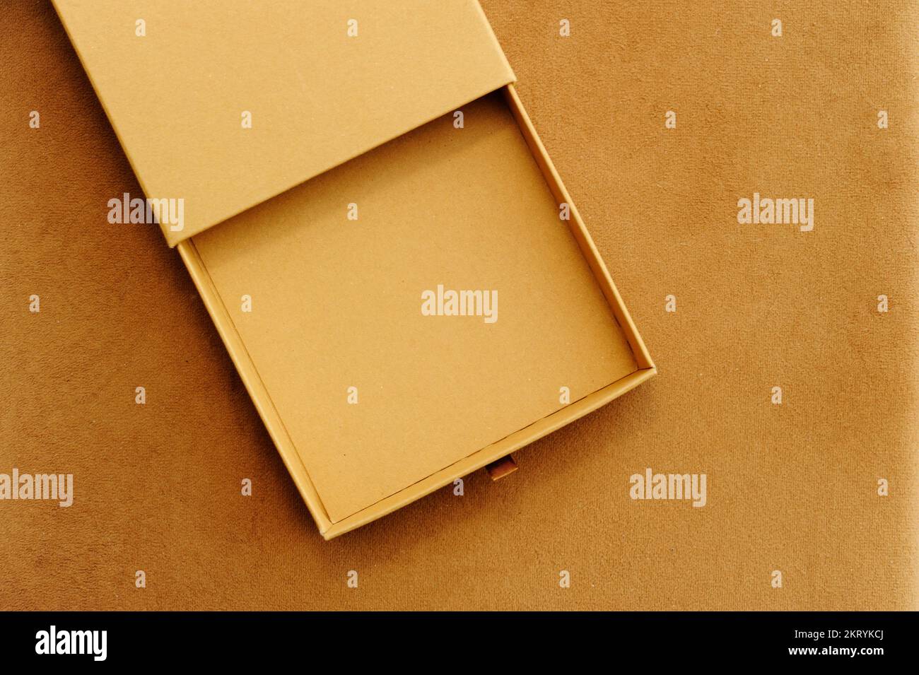 open cardboard box Stock Photo - Alamy
