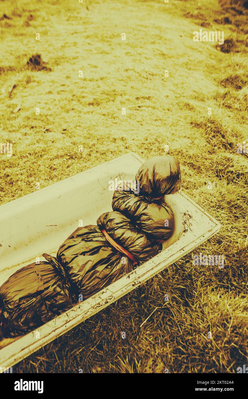 Dead human body in grass hi-res stock photography and images - Alamy