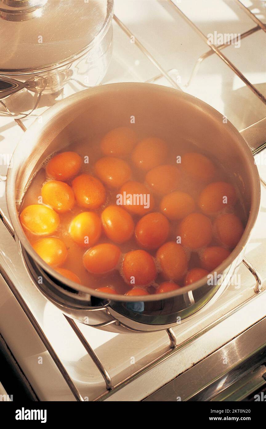 Simmering food hi-res stock photography and images - Alamy