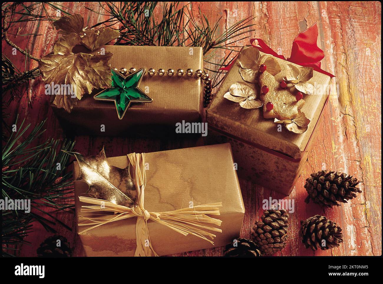 Gold decorated paper hi-res stock photography and images - Alamy