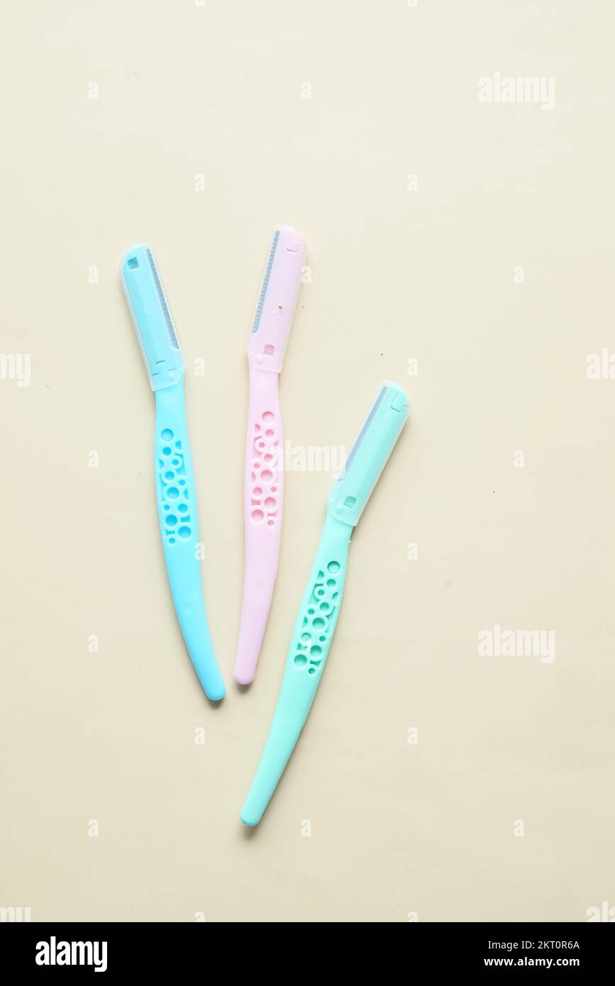 color plastics woman razors and shaving blade on table Stock Photo - Alamy