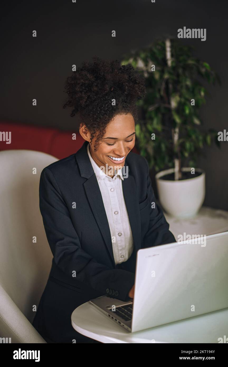 Pretty woman typing on laptop hi-res stock photography and images - Alamy