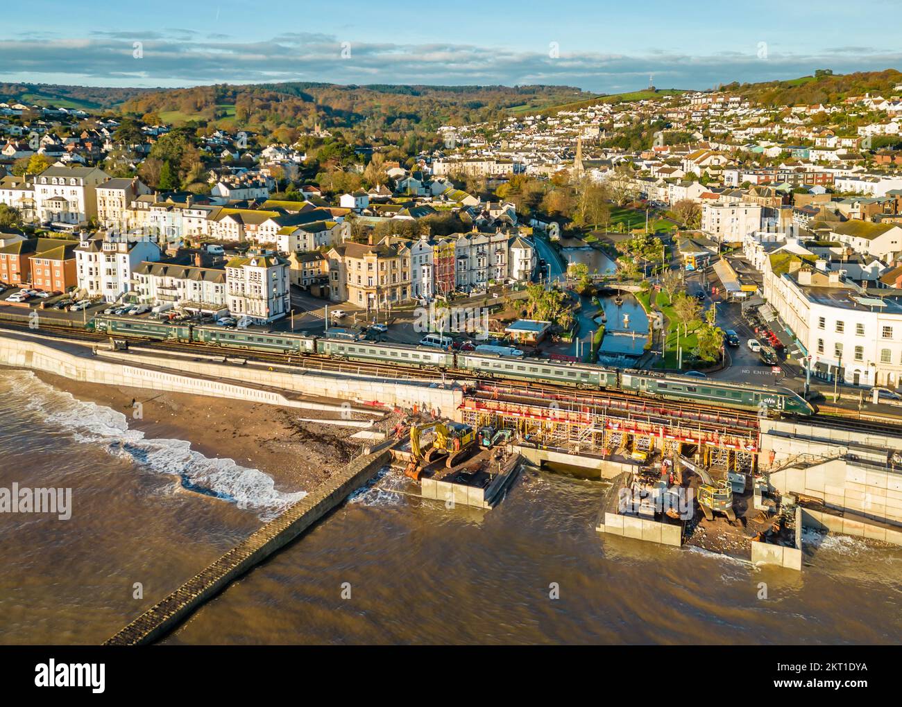 Dawlish, Devon, UK. 29th Nov, 2022. Network Rail work on a new sea wall ...