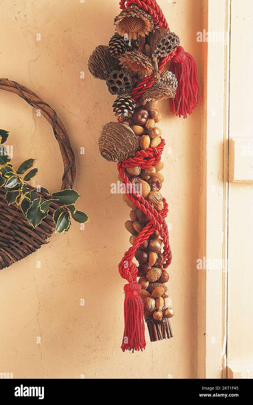 Swag decoration hi-res stock photography and images - Alamy
