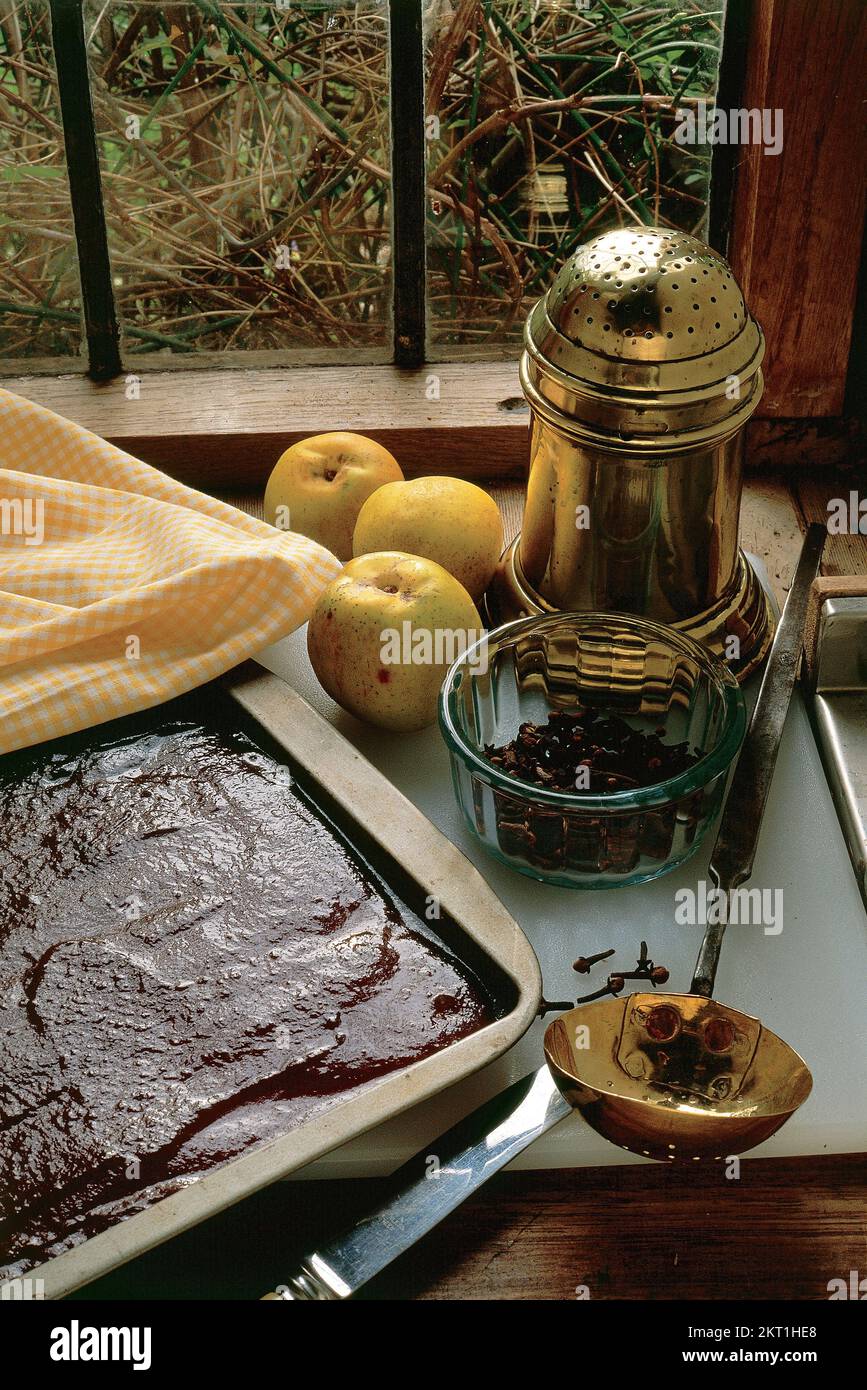 Tangy Quince Paste in a baking tray Stock Photo - Alamy
