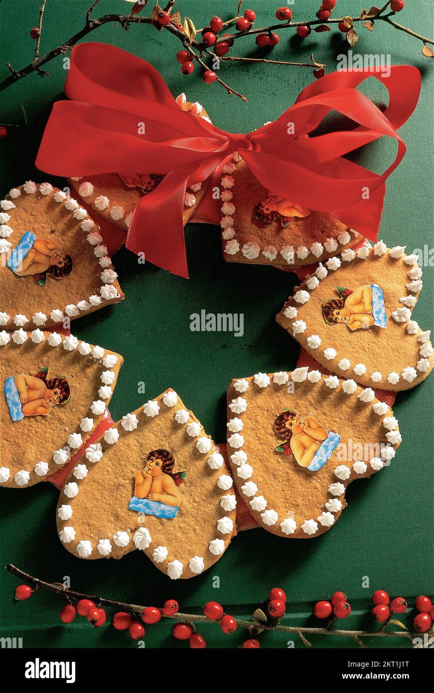 Gingerbread Heart Ring tied with red bow Stock Photo - Alamy