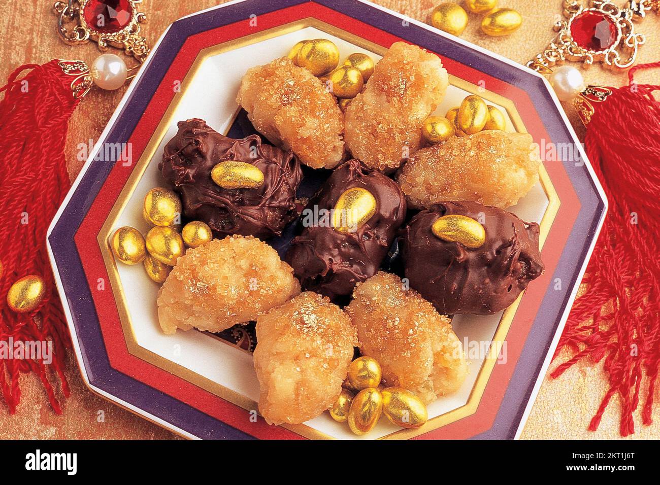 Marzipan log hi-res stock photography and images - Alamy