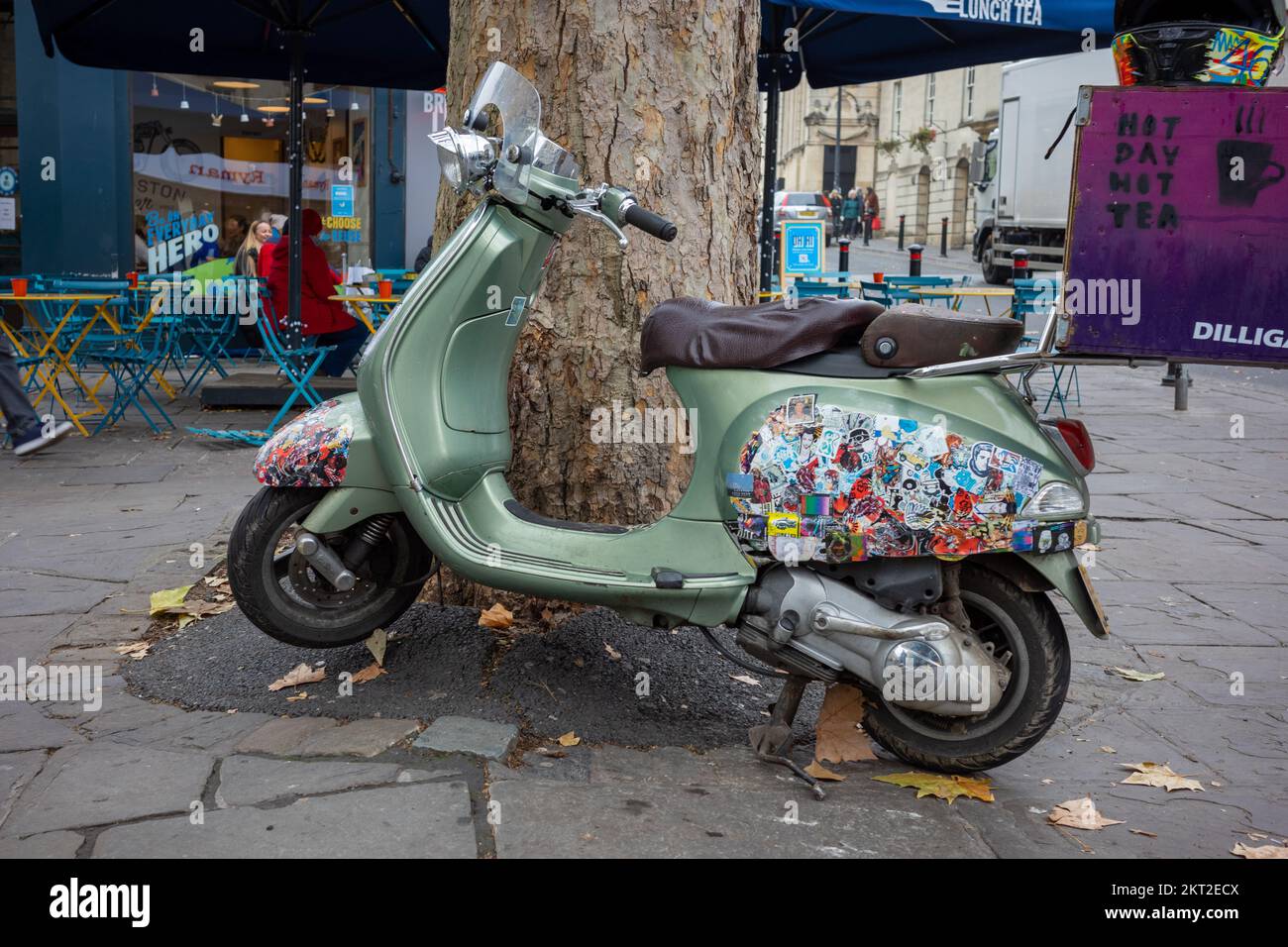 Vespa delivery bike Stock Photo - Alamy