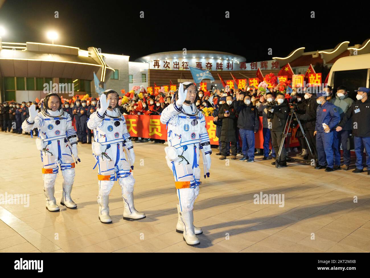 Jiuquan. 29th Nov, 2022. A see-off ceremony for three Chinese ...
