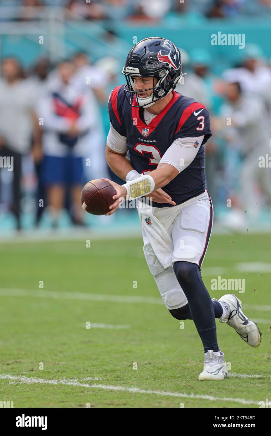 Miami. FL USA; Houston Texans quarterback Kyle Allen (3) hands off the ...