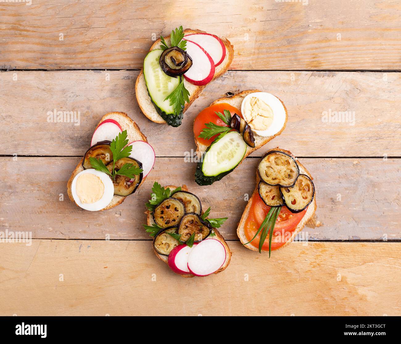 Five snacks with radish, zucchini, onion. Vegan toasts Stock Photo - Alamy
