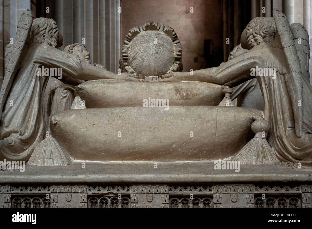 Angels stretch their arms to support the crowned head of Dom Pedro I ...