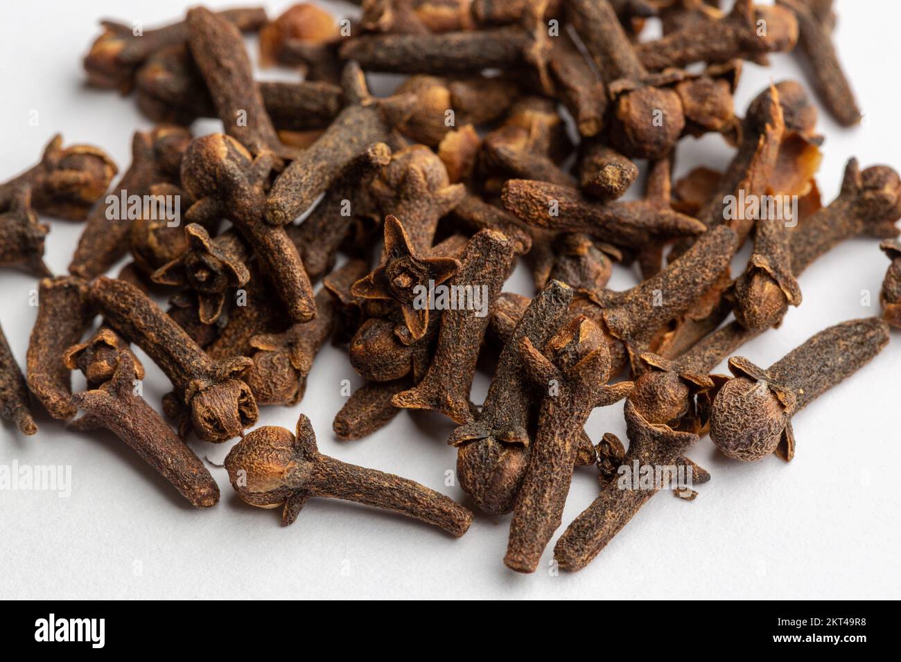 Pile whole cloves close hi-res stock photography and images - Alamy
