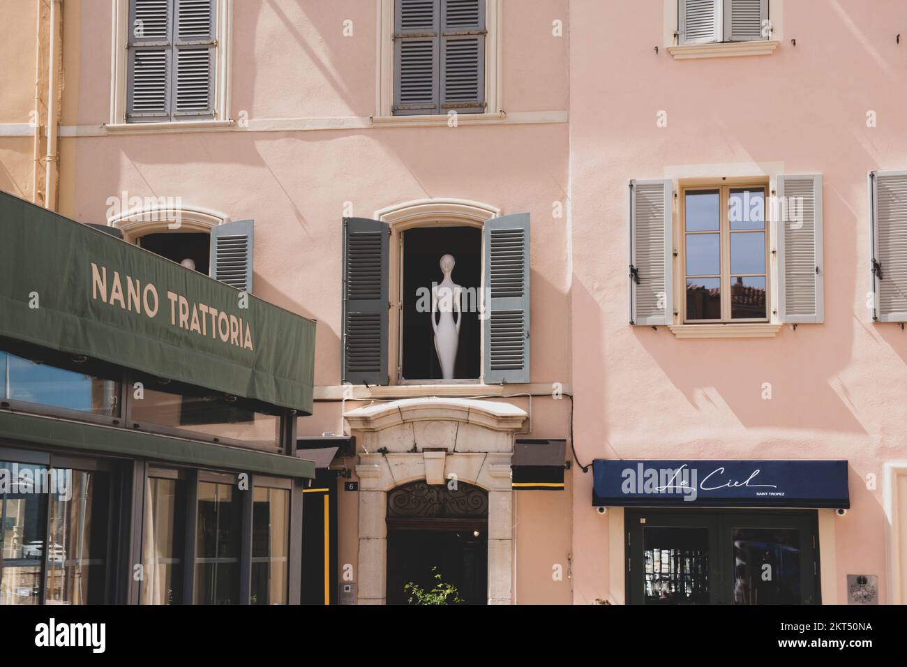 Mannequin in the window Stock Photo - Alamy