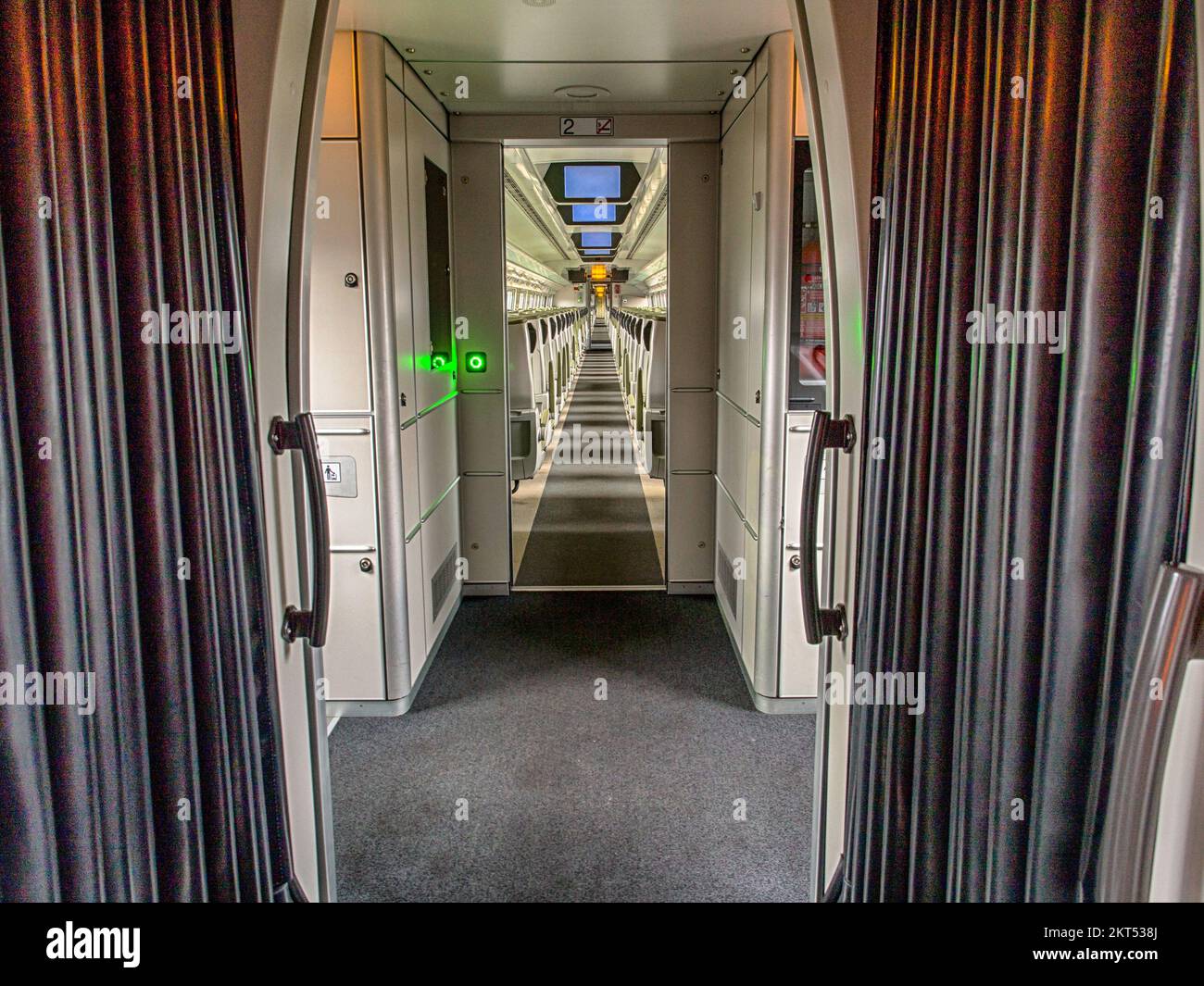 Open train door handle hi-res stock photography and images - Alamy