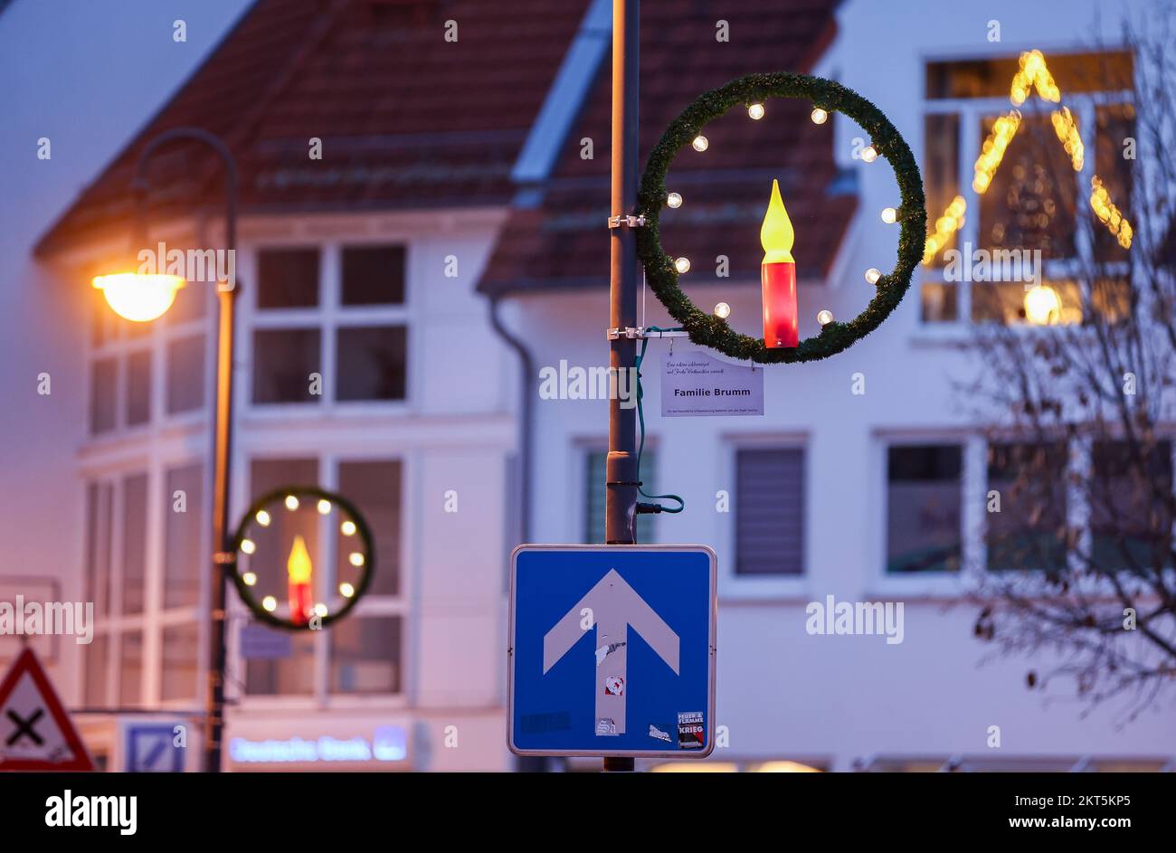 Taucha, Germany. 29th Nov, 2022. The market in Taucha is illuminated at ...
