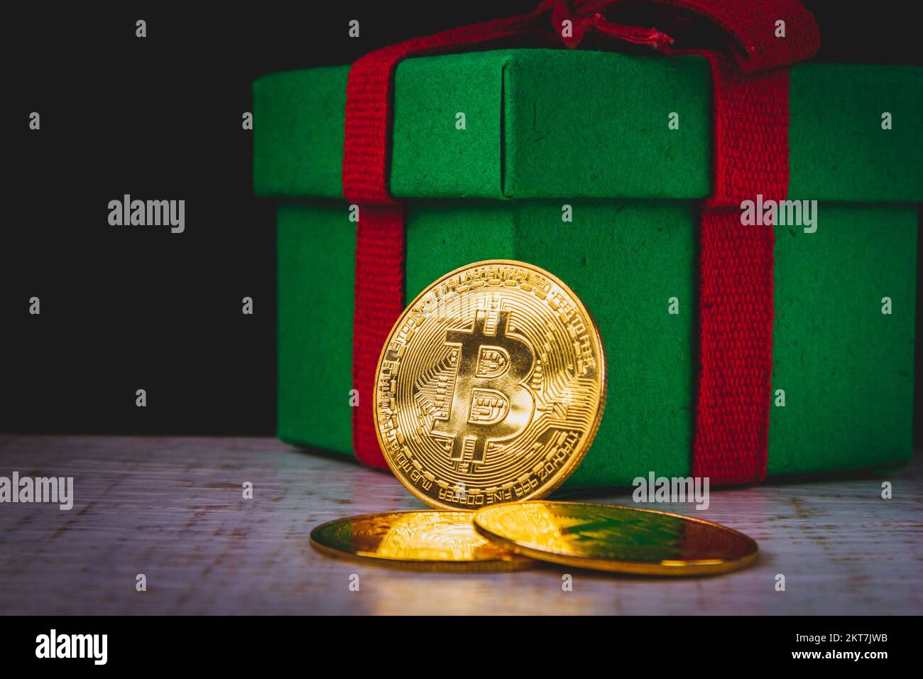 Gift box bitcoin symbol hi-res stock photography and images - Alamy