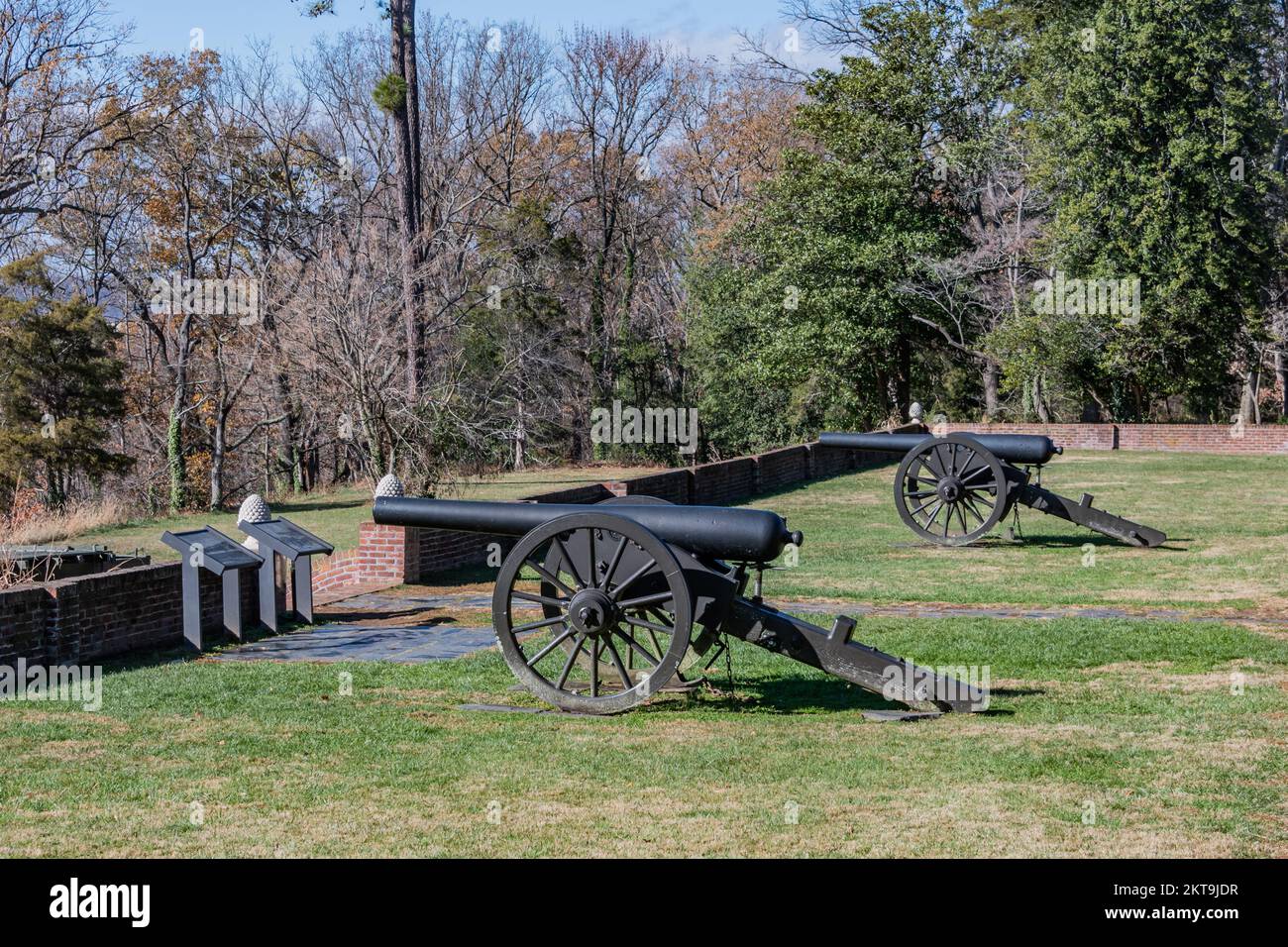 Civil War Cannons at Chatham Manor, Fredericksburg, Virginia, USA ...