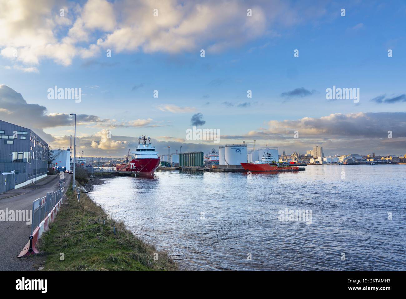 Aberdeen port uk hi-res stock photography and images - Alamy