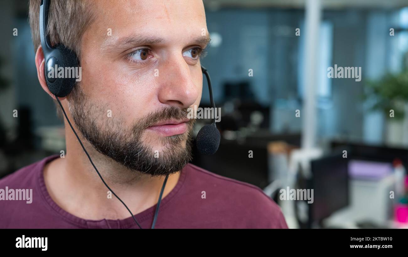 Call center worker hi-res stock photography and images - Alamy
