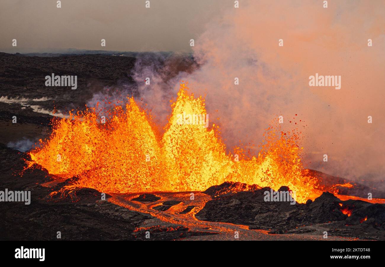 Mauna Loa, HI, USA. 29th Nov, 2022. Volcanic eruption at Mauna Loa volcano on the Big Island of ...