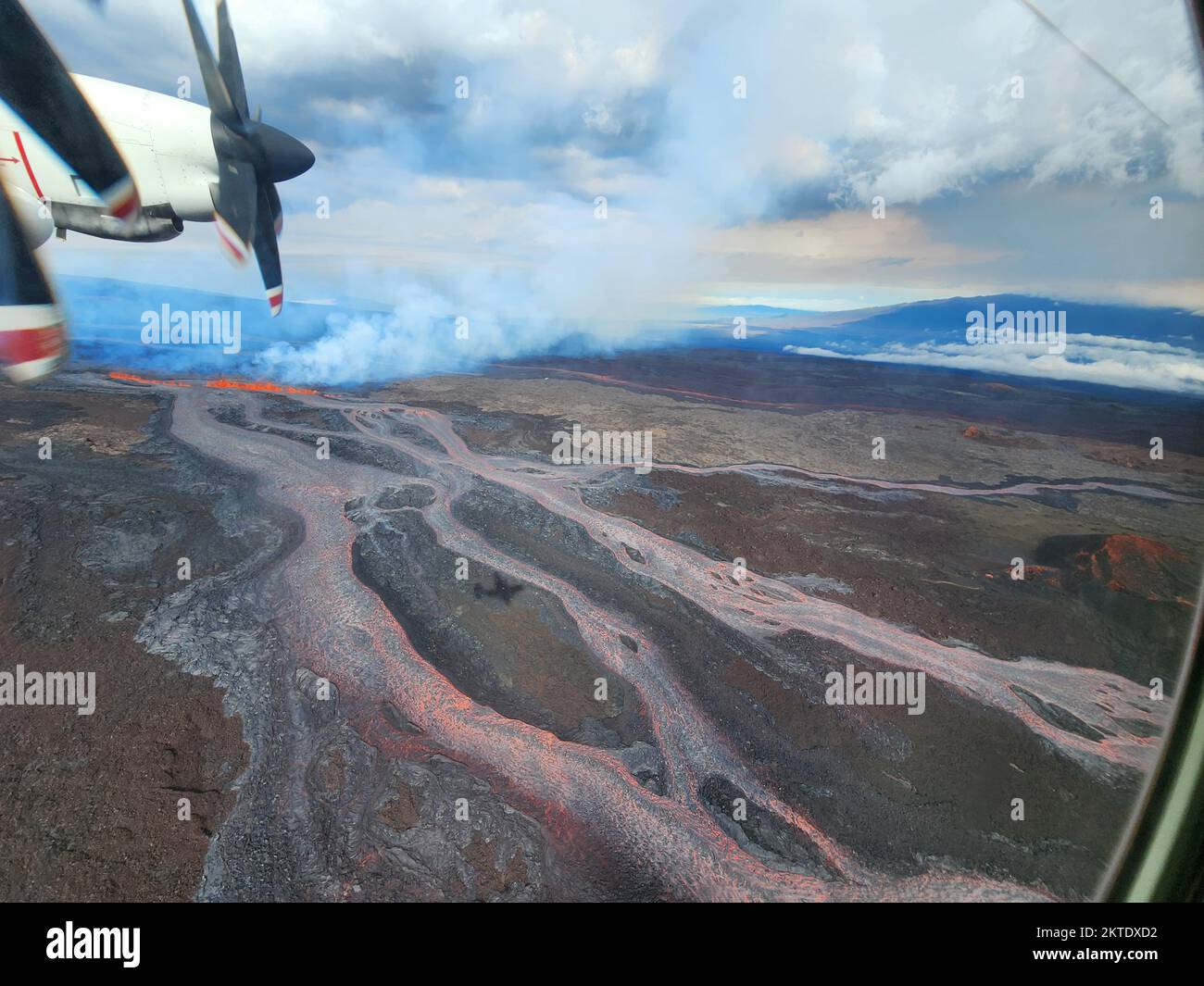 Mauna Loa, United States of America. 28 November, 2022. Lava flows ...
