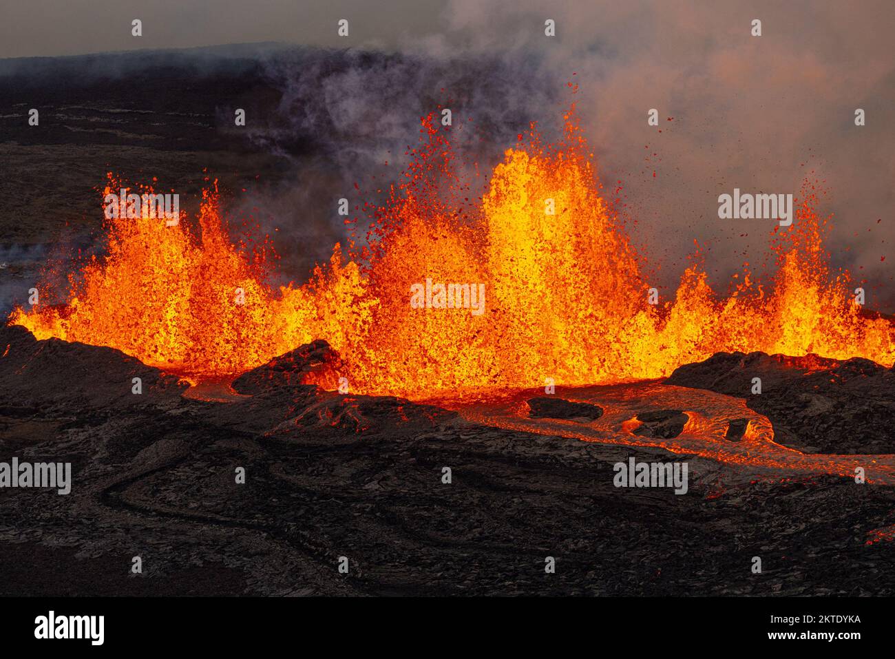 Mauna Loa, HI, USA. 29th Nov, 2022. Volcanic eruption at Mauna Loa ...