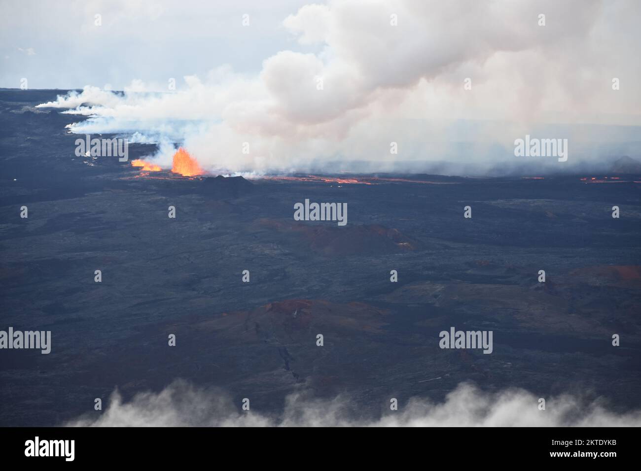 Mauna Loa, United States of America. 28 November, 2022. Lava flows ...