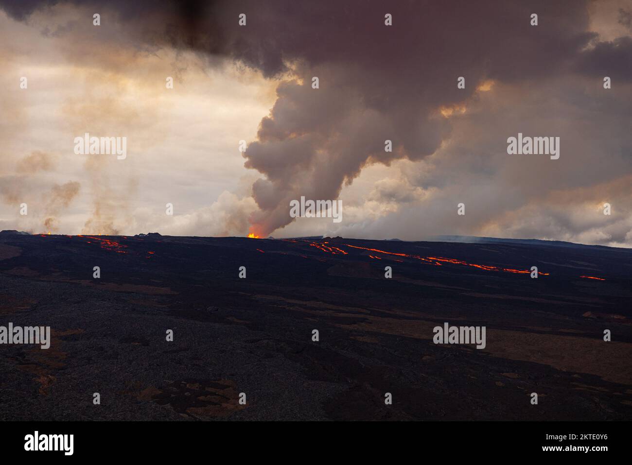 Mauna Loa, HI, USA. 29th Nov, 2022. Volcanic eruption at Mauna Loa volcano on the Big Island of ...