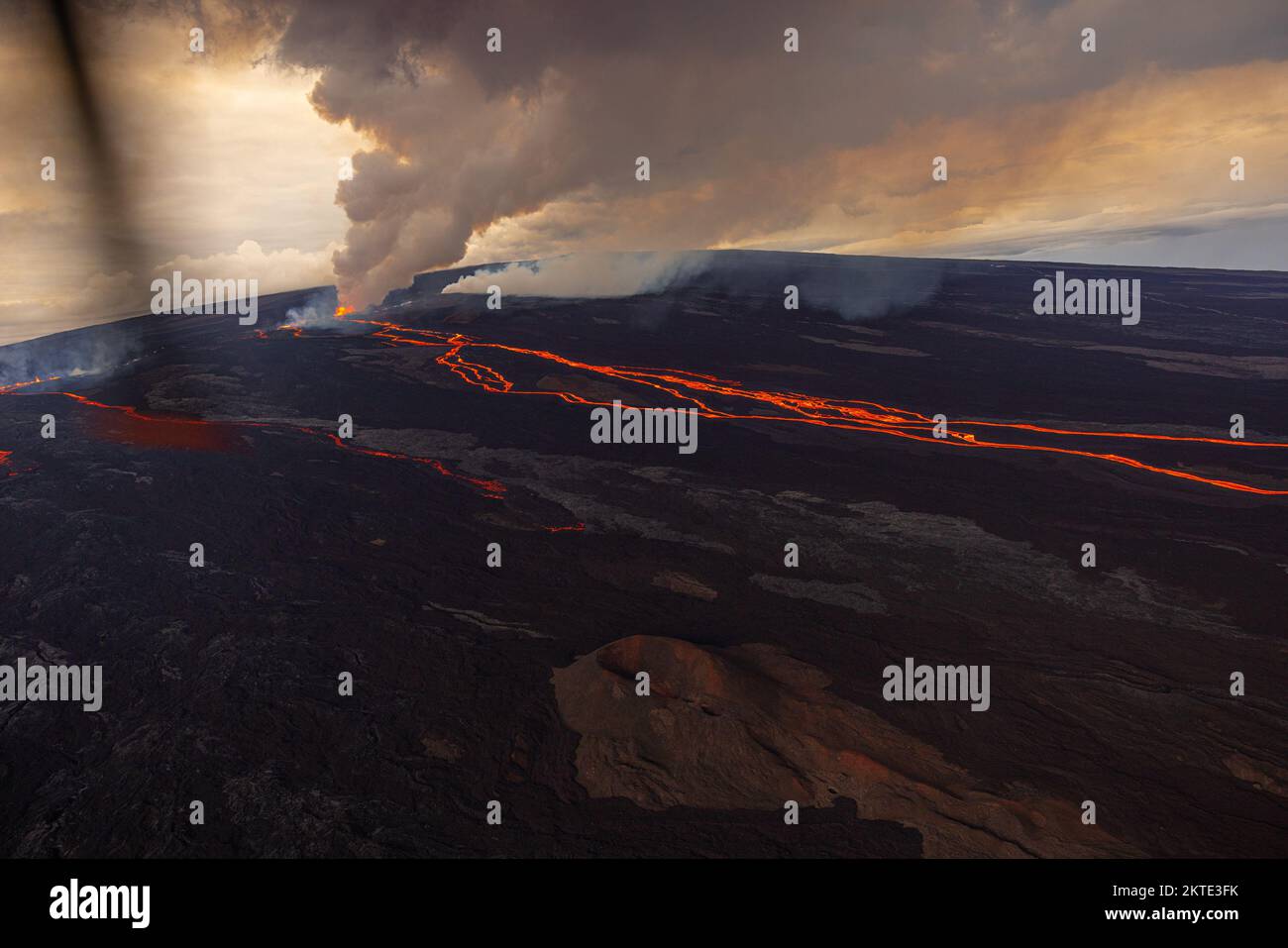 Mauna Loa, HI, USA. 29th Nov, 2022. Volcanic eruption at Mauna Loa volcano on the Big Island of ...