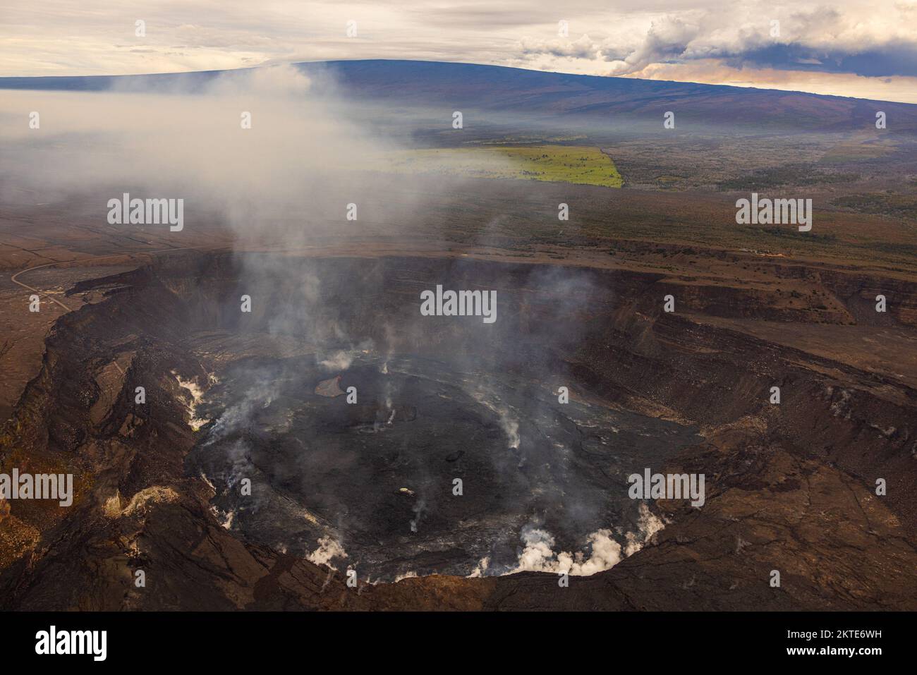 Mauna Loa, HI, USA. 29th Nov, 2022. Volcanic eruption at Mauna Loa volcano on the Big Island of ...