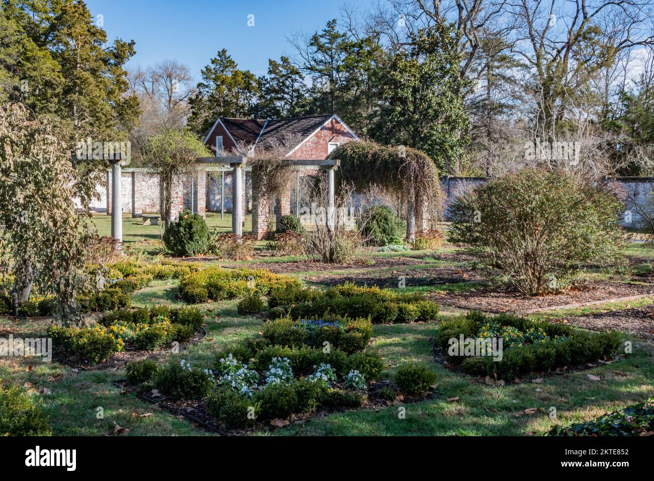 The Last Blooms of the Season, Chatham Manor, Fredericksburg, Virginia ...