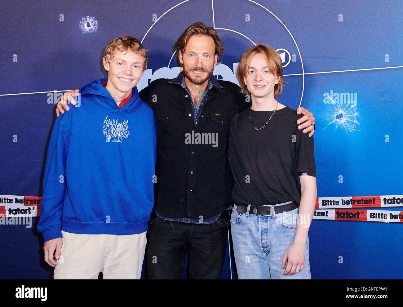 Berlin, Germany. 29th Nov, 2022. Jona Levin Nicolai (l-r), Andreas ...