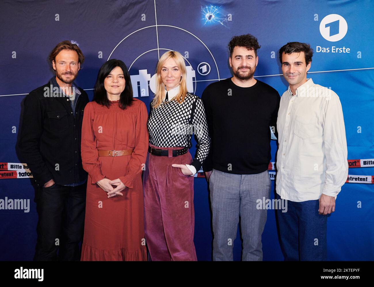 Berlin, Germany. 29th Nov, 2022. Actors Andreas Pietschmann (l-r ...
