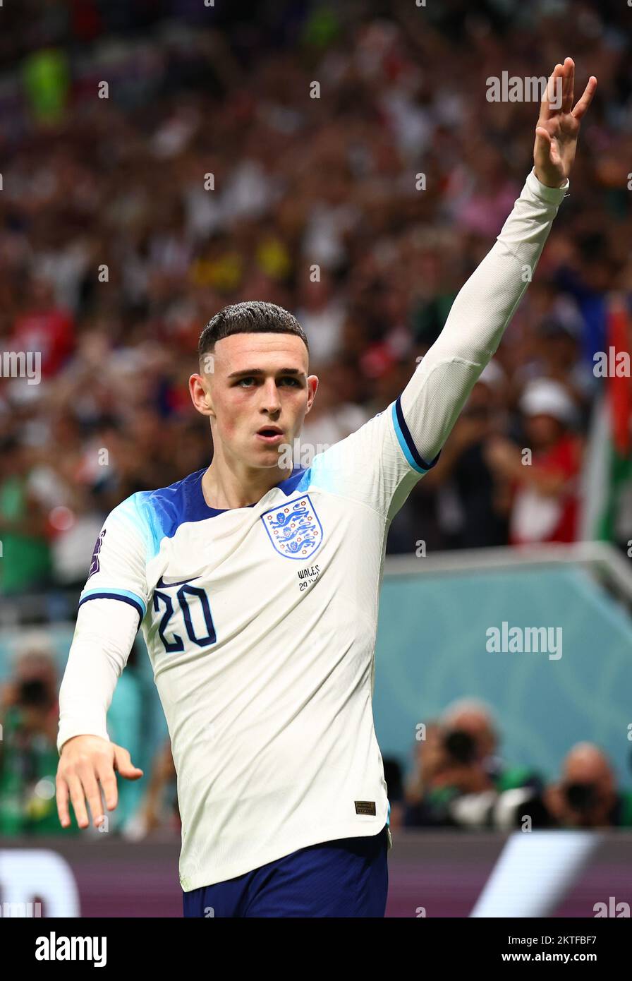 England celebrate wales hi-res stock photography and images - Alamy