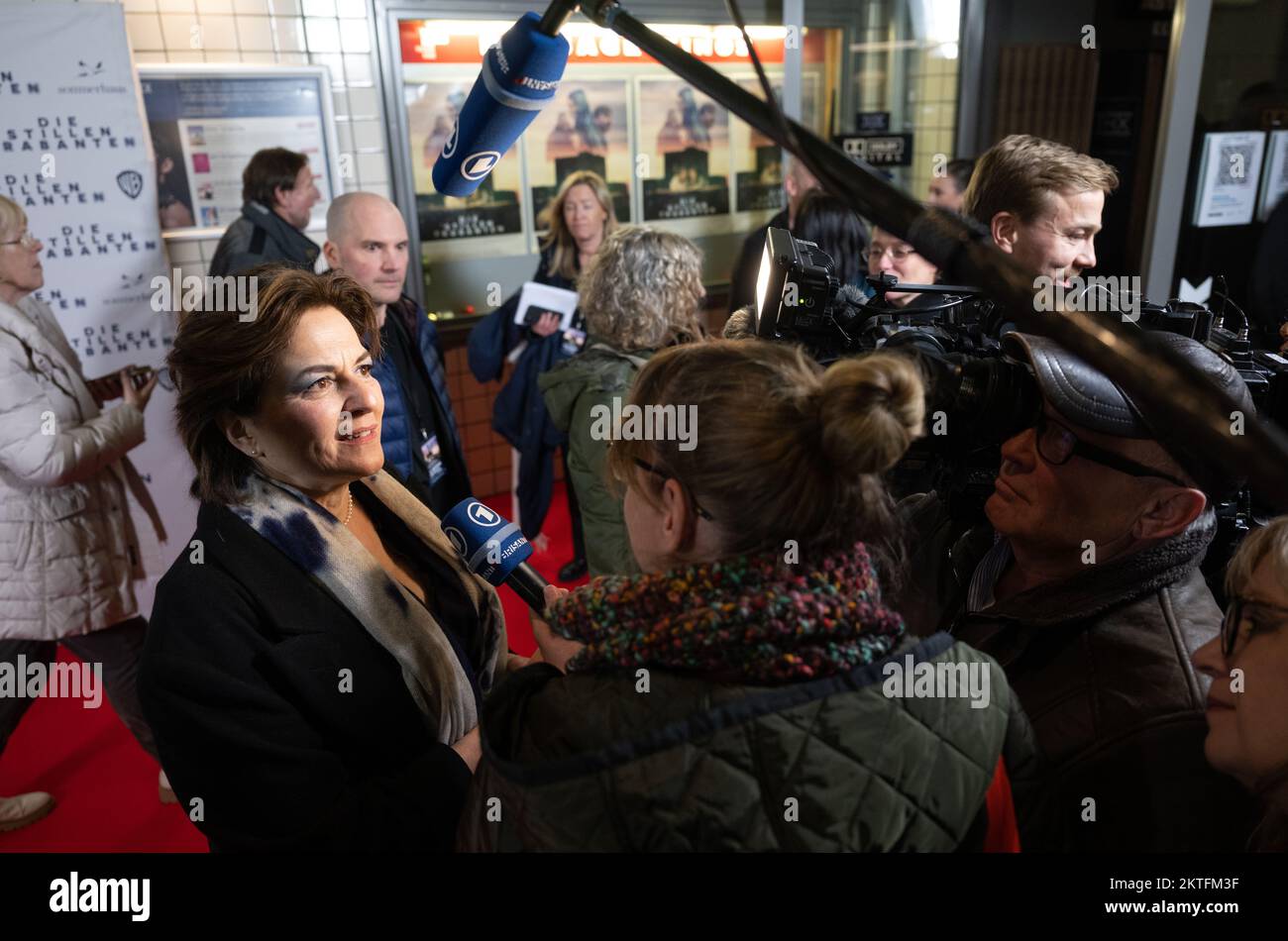 Leipzig, Germany. 29th Nov, 2022. German actress Martina Gedeck comes ...