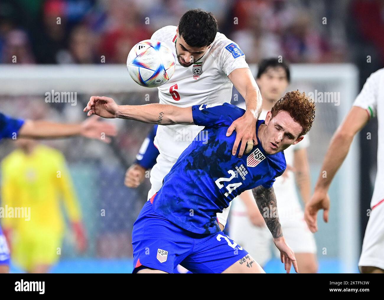 v.l. Saeid Ezatolahi, Josh Sargent (USA)Doha, 29.11.2022, FIFA Fussball ...