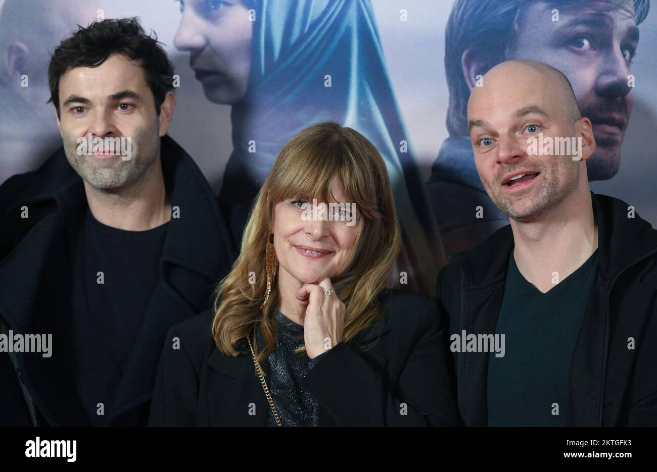 Leipzig, Germany. 29th Nov, 2022. German actors Andreas Döhler (l ...