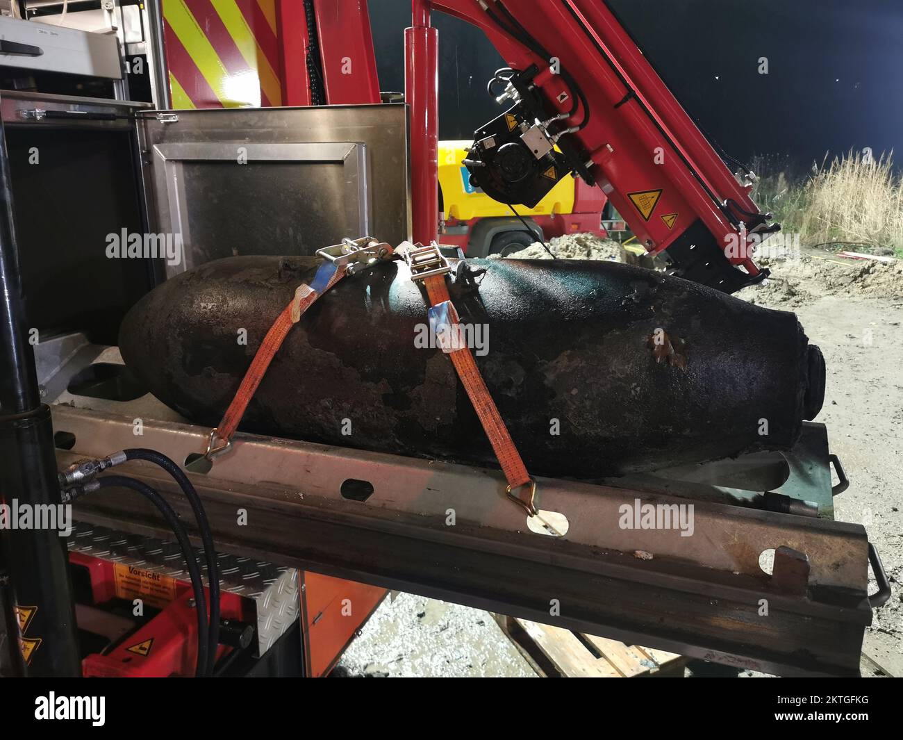 Hamburg, Germany. 29th Nov, 2022. The 1000-pound unexploded bomb ...