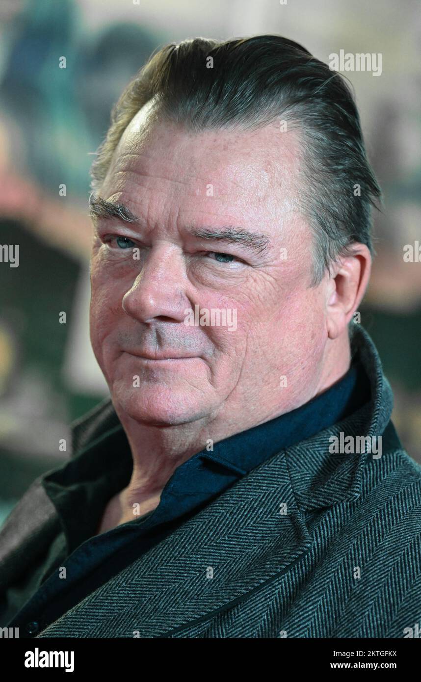 Leipzig, Germany. 29th Nov, 2022. German actor Peter Kurth comes to the ...