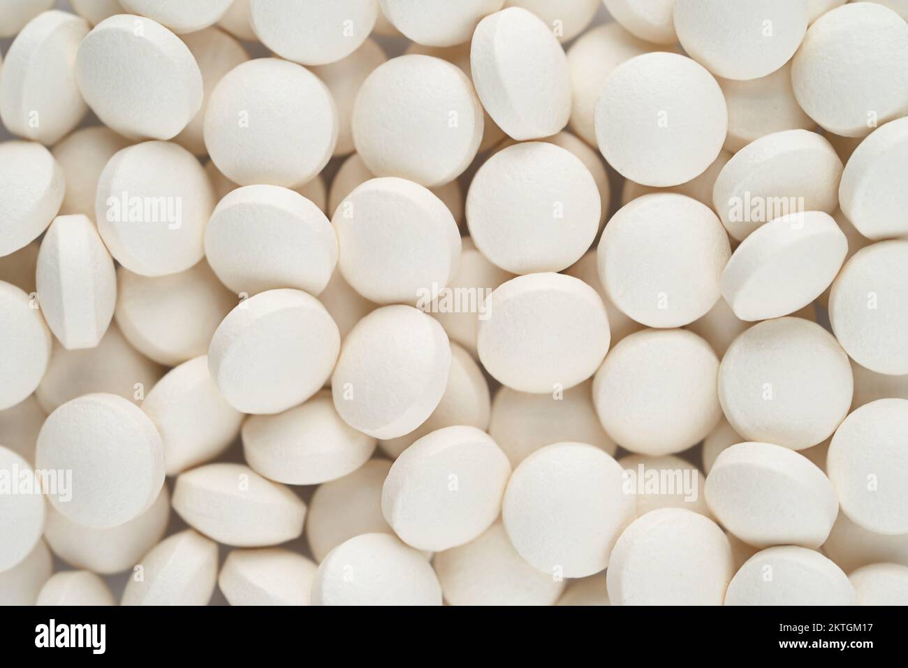 White round pills texture. Top view Stock Photo - Alamy
