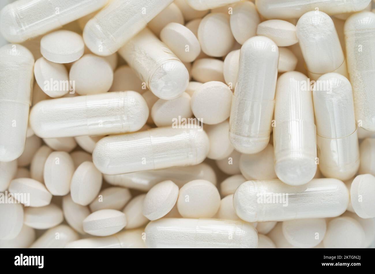 White round pills and capsules texture. Overhead, close up Stock Photo ...