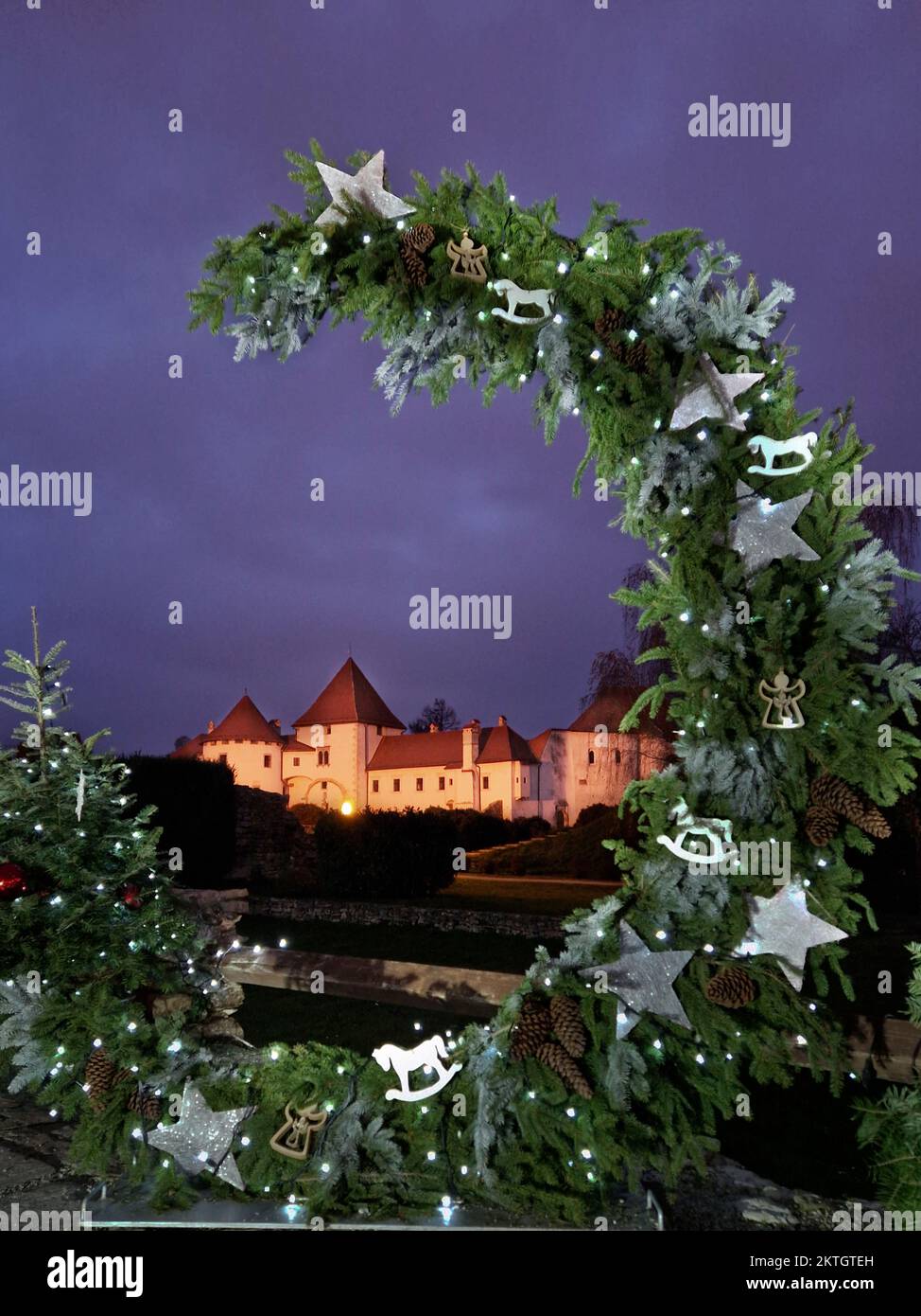 Varazdin, Croatia-November 29, 2022: Old town Varazdin in christmas ...