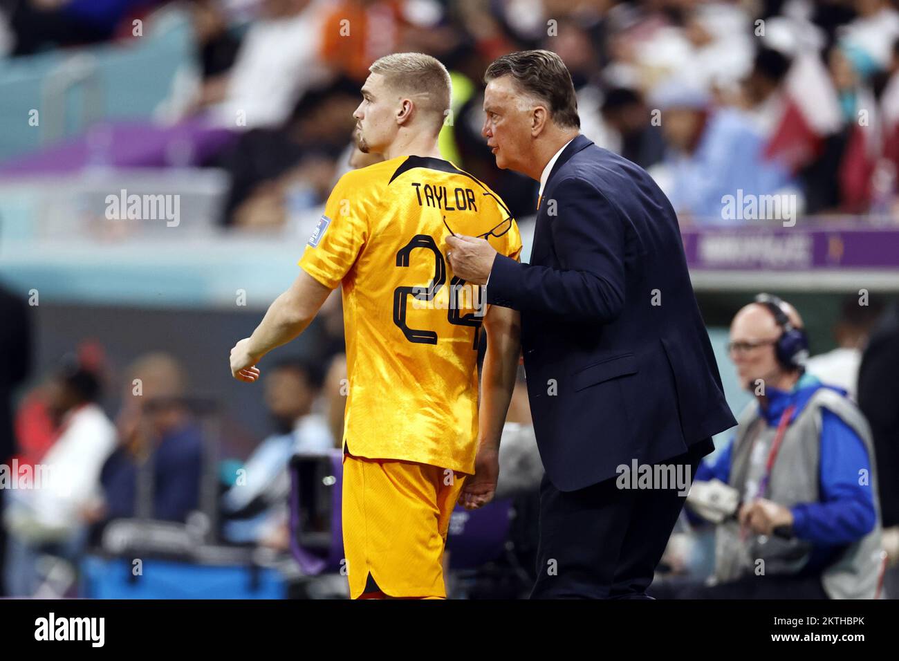 AL KHOR - (l-r) Kenneth Taylor of Holland, Holland coach Louis van Gaal ...