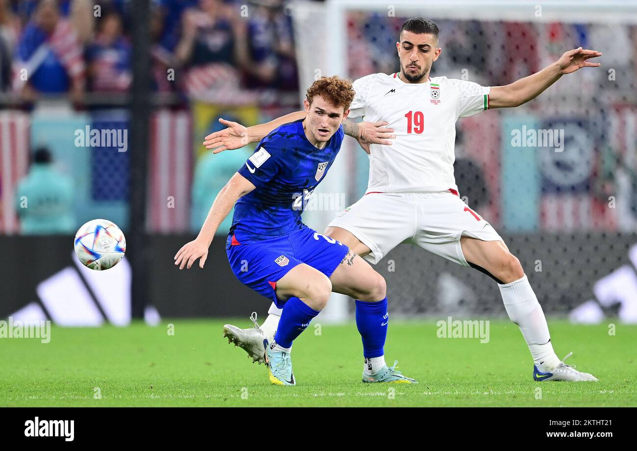 v.l. Josh Sargent (USA), Majid HosseiniDoha, 29.11.2022, FIFA Fussball ...