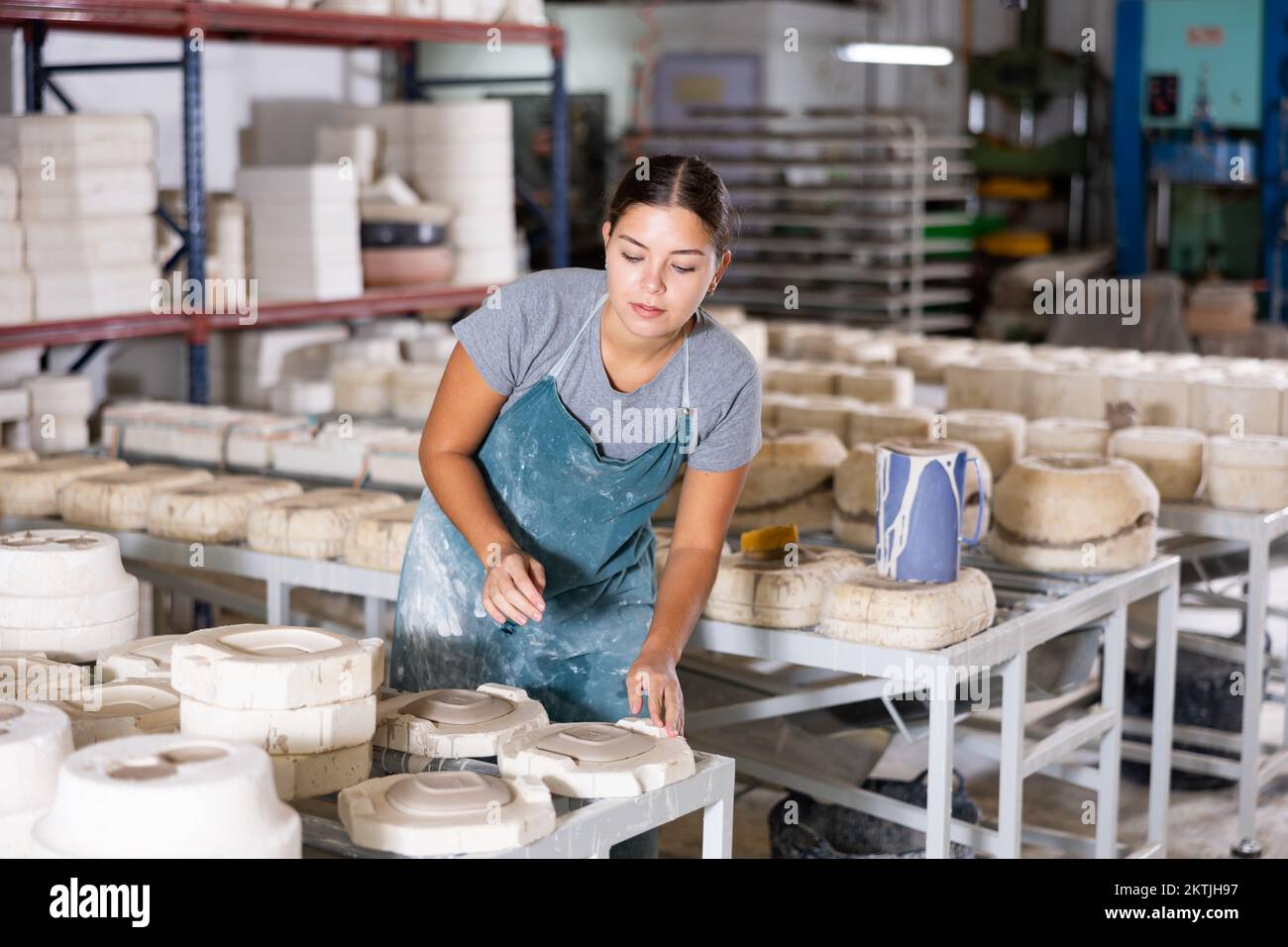 Ceramist making clay cups in hi-res stock photography and images - Alamy
