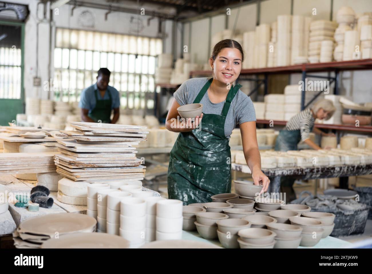 Female potter making clay plate hi-res stock photography and images - Alamy