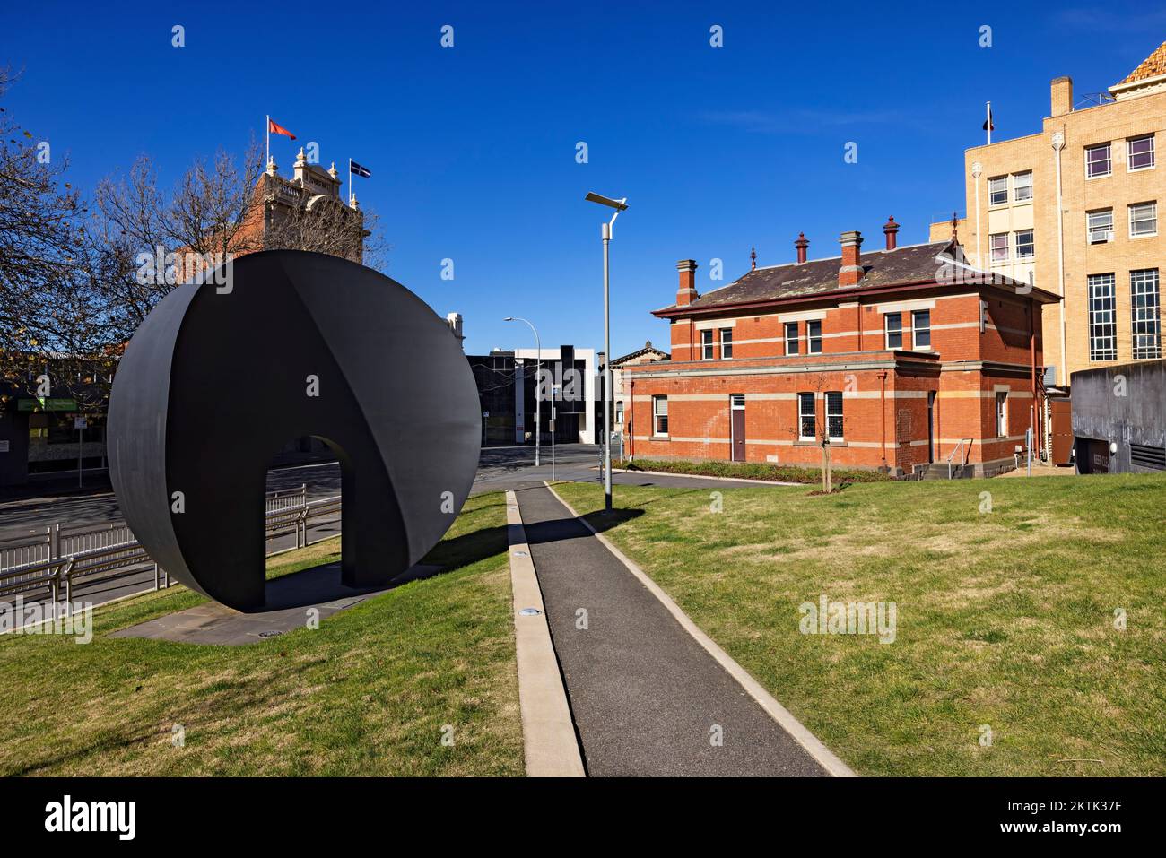 Ballarat Australia / The Grand Arch Sculpture by artist Inge King ...