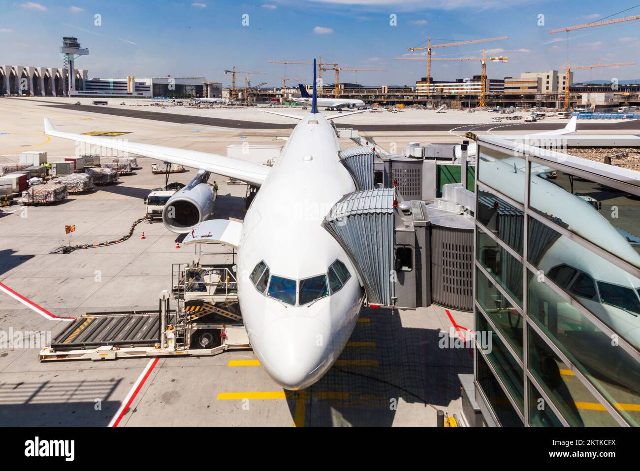 aircraft at the gate ready for boarding at the airport Stock Photo - Alamy