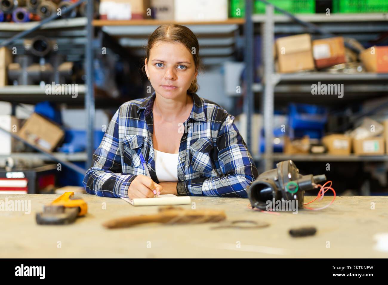 Workbench order hi-res stock photography and images - Alamy
